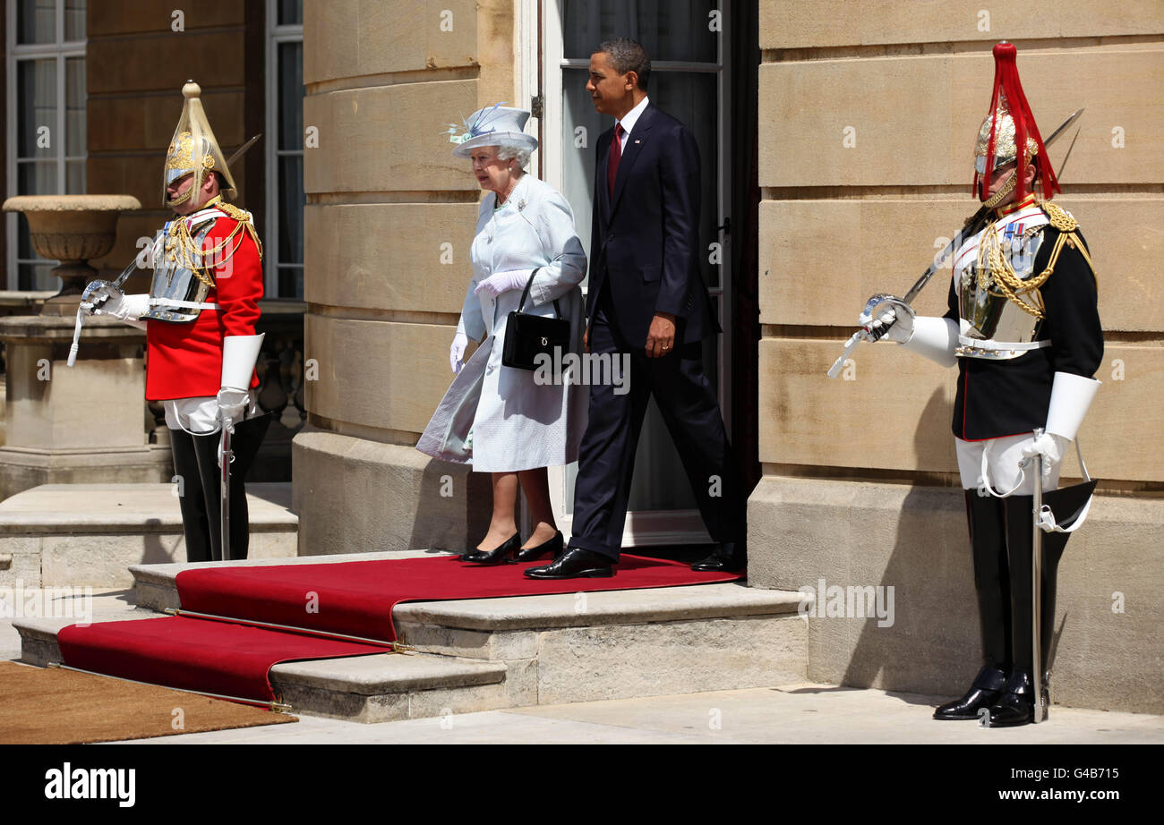 Queen Elizabeth II and US President Barack Obama before the ceremonial ...