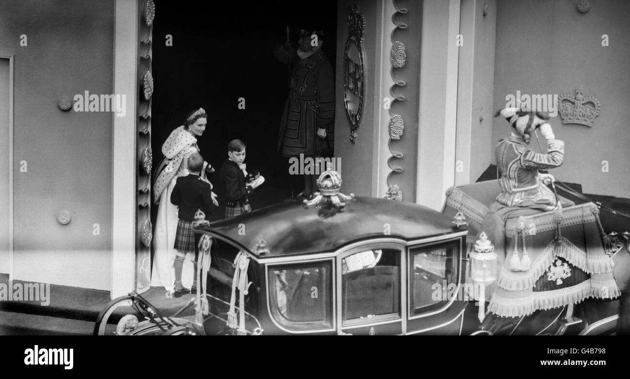Princess Alice, Duchess of Gloucester, arriving at Westminster Abbey ...