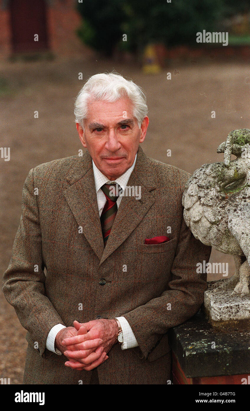 Frank finlay hi-res stock photography and images - Alamy