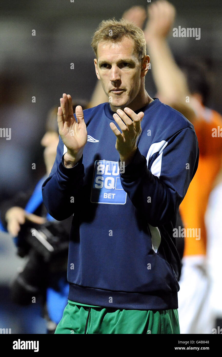 Luton town goalkeeper hi-res stock photography and images - Alamy