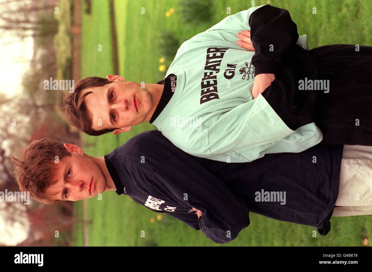 Oxford Cox Alex Greaney (L) and Cambridge Cox Alastair Potts ...