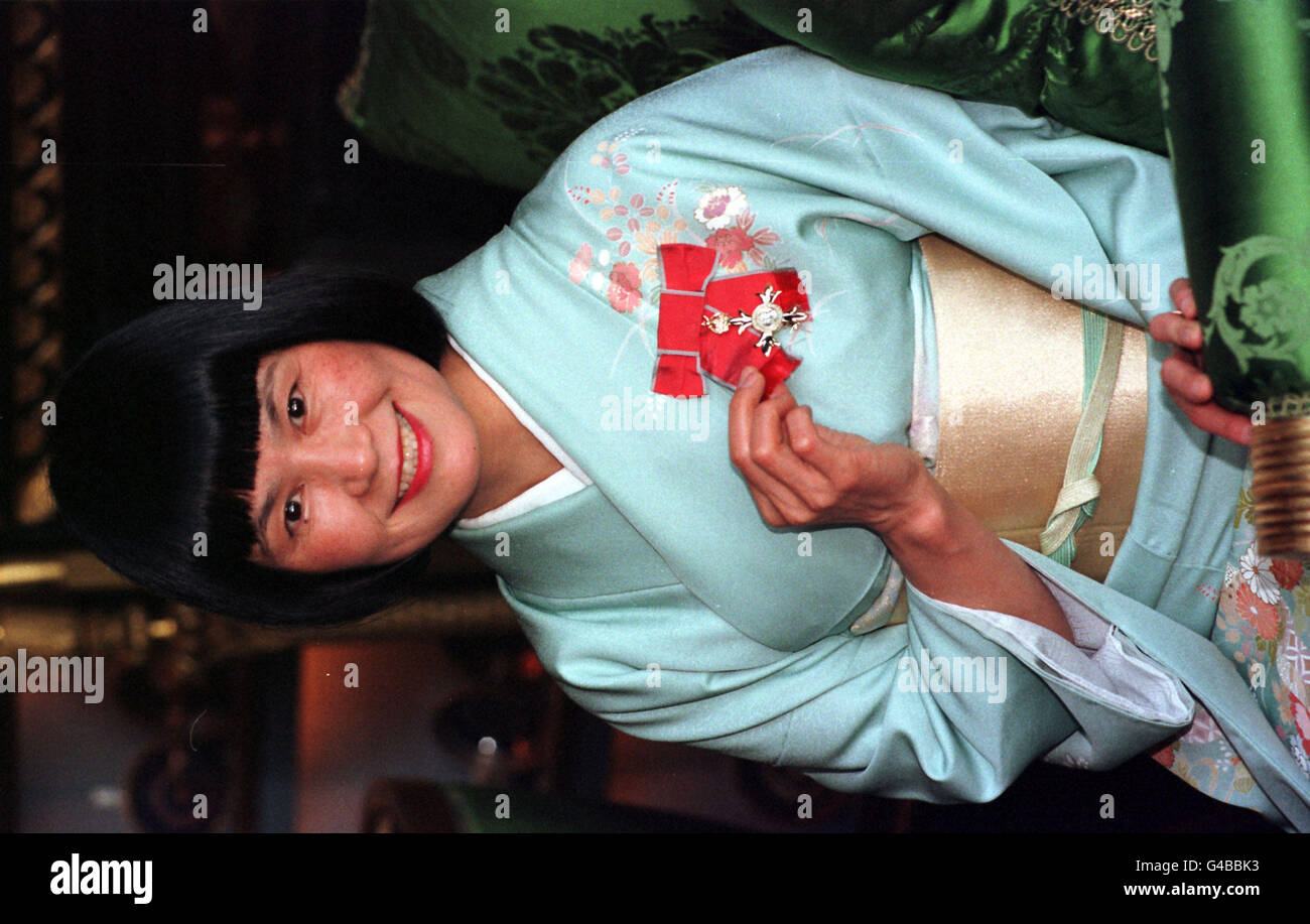 Japanese woman, Keiko Holmes, who the Queen honoured with an OBE for ...