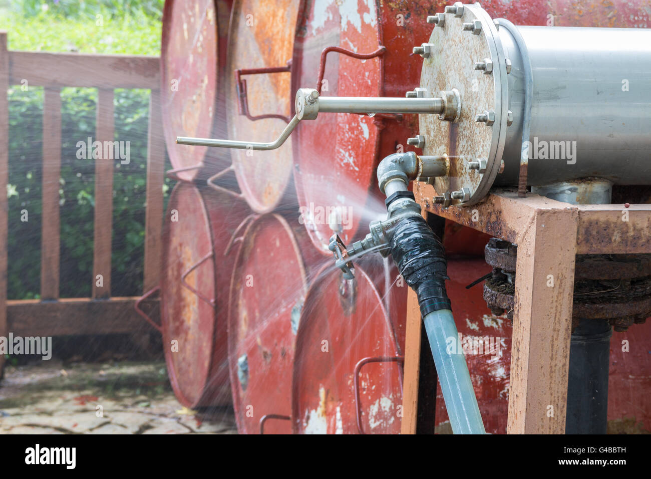 Leaking water pipe hi-res stock photography and images - Alamy