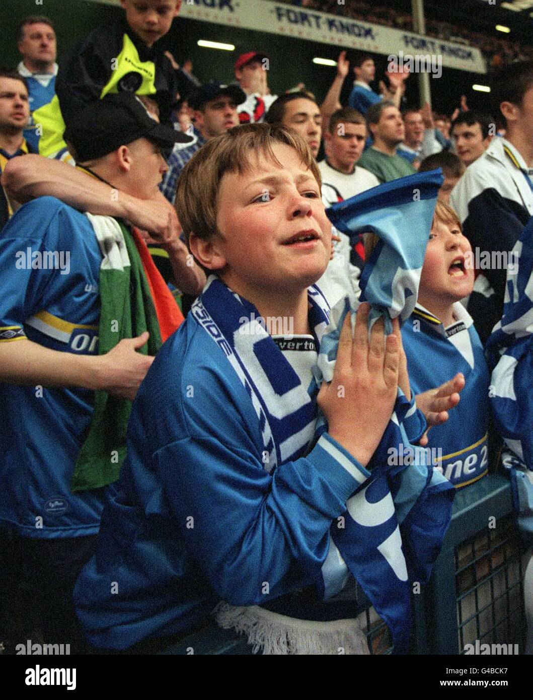 Raw emotions at Everton's Goodison Park today as fans give thanks for ...
