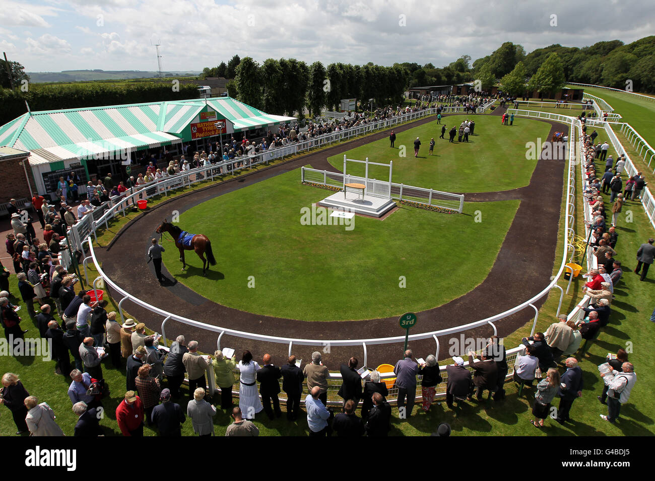Salisbury racecourse general hi-res stock photography and images - Alamy