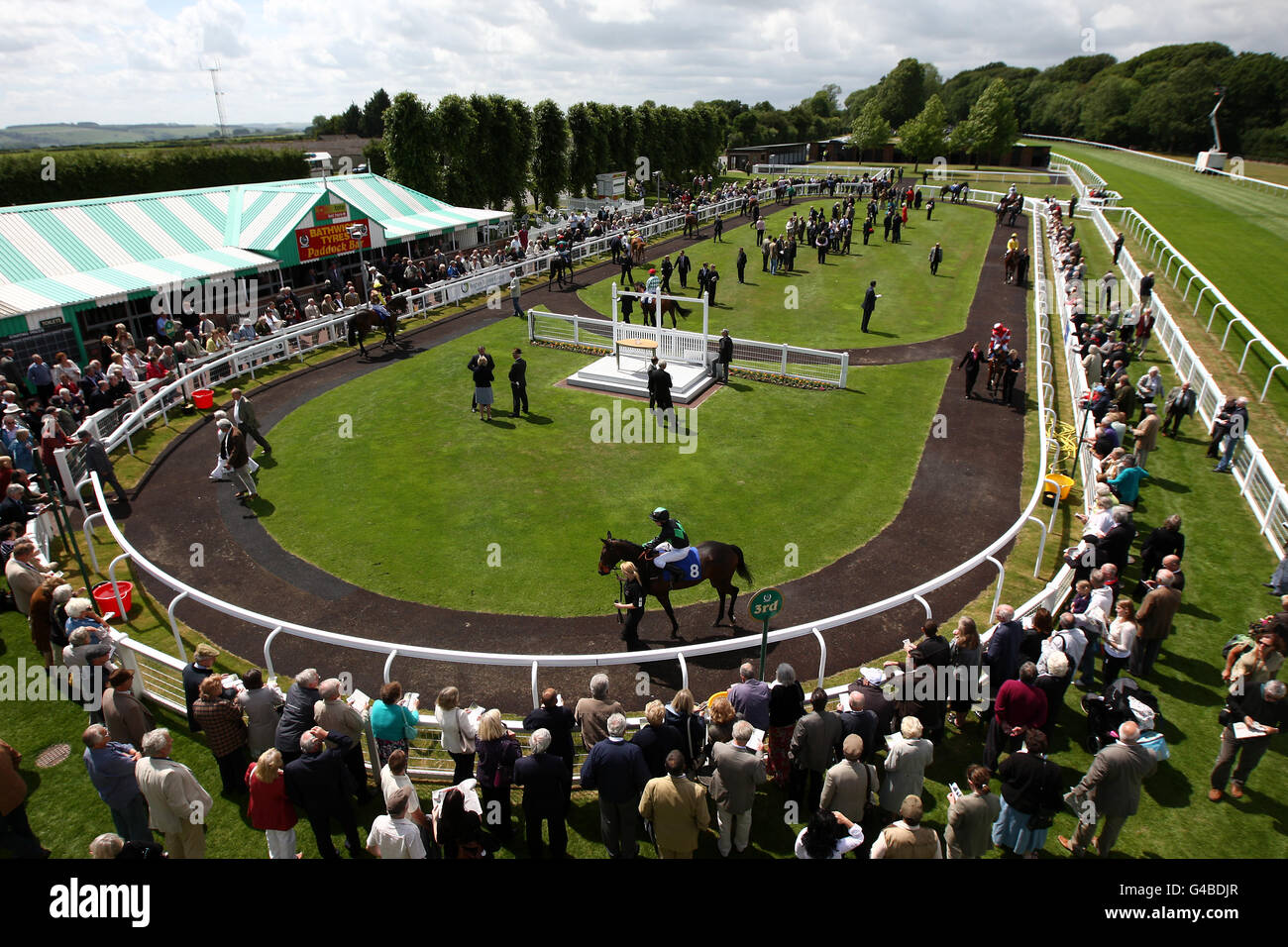 Salisbury racecourse general hi-res stock photography and images - Alamy