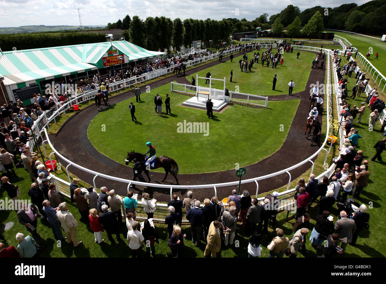 Salisbury racecourse general hi-res stock photography and images - Alamy