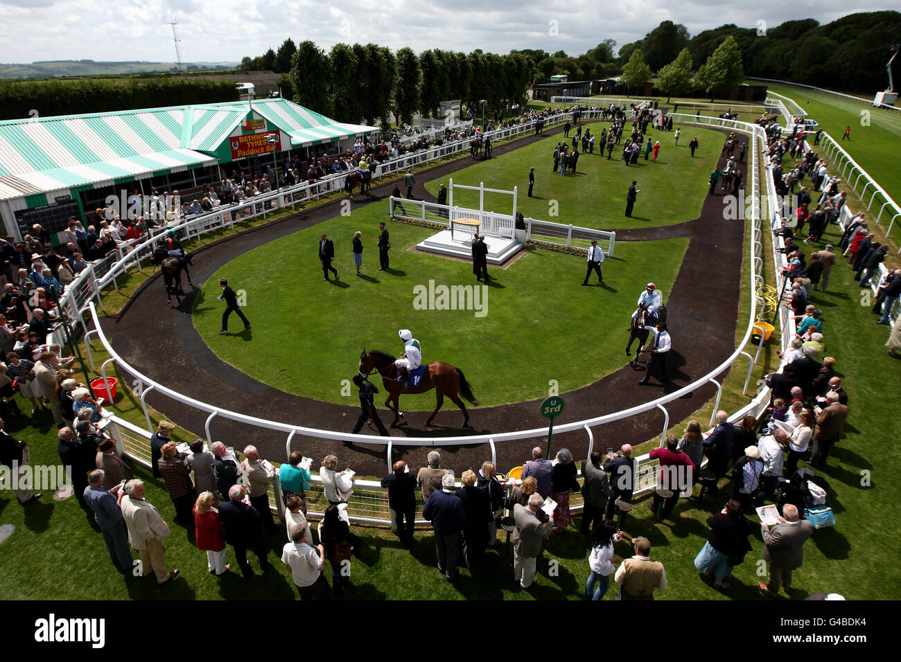 Horse Racing - Salisbury Racecourse Stock Photo - Alamy