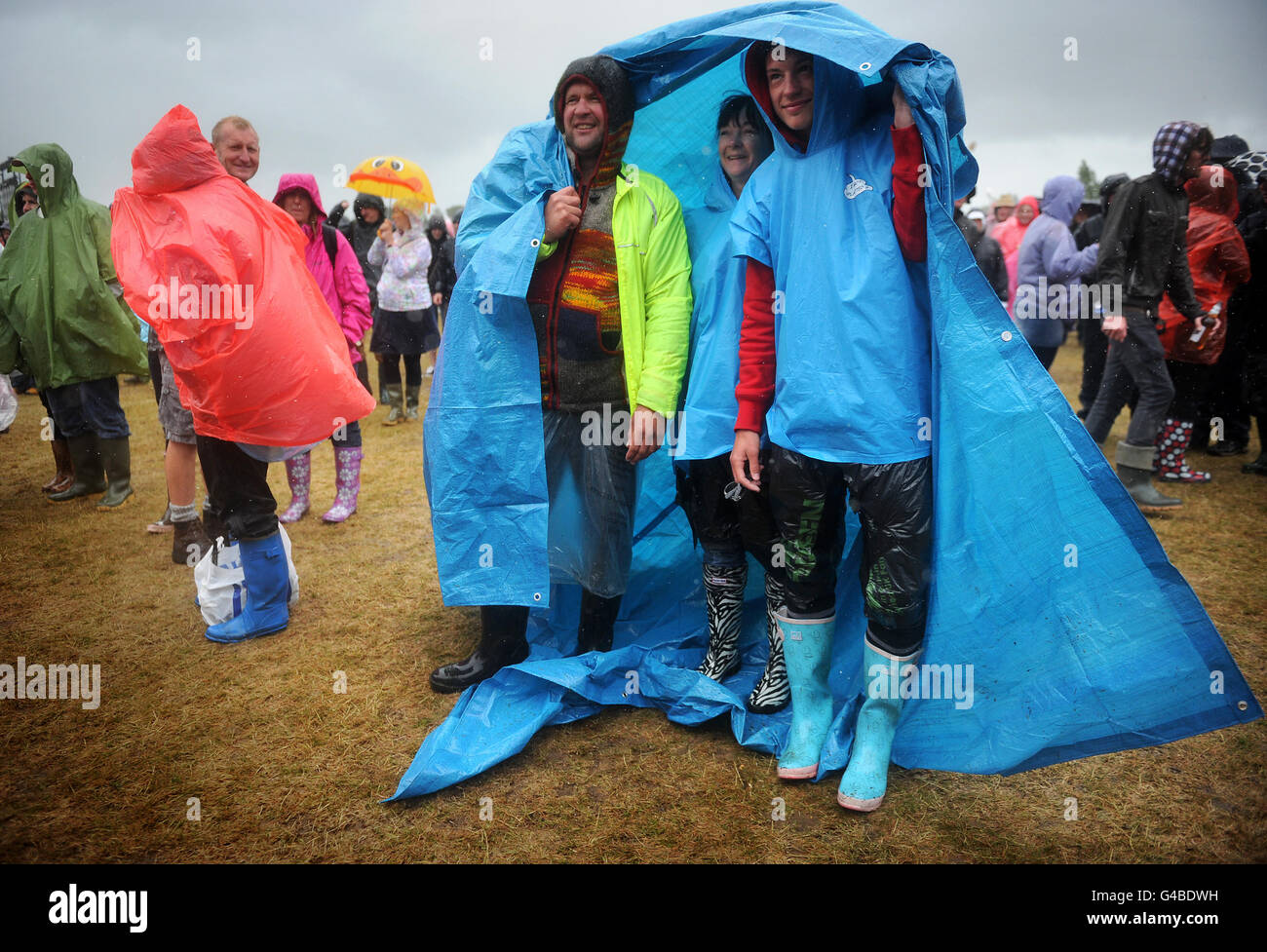 Festival goers brave the wet weather during the final day of the isle ...