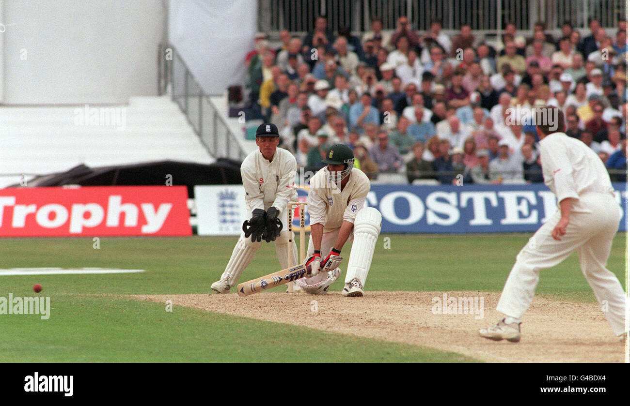 South Africa's Hansie Cronje reverse sweeps off of England bowler ...