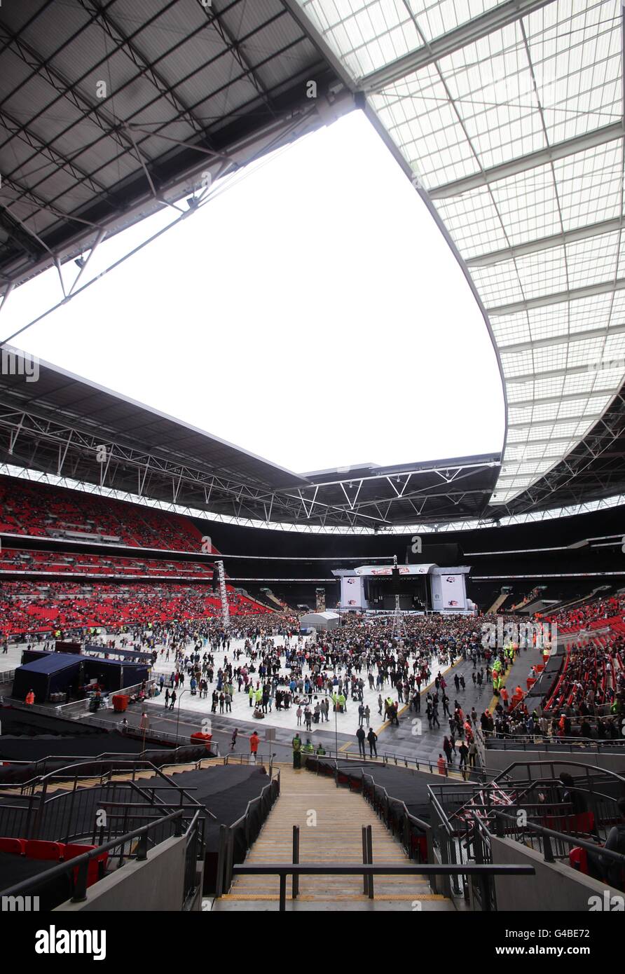 View inside wembley stadium london hi-res stock photography and images ...
