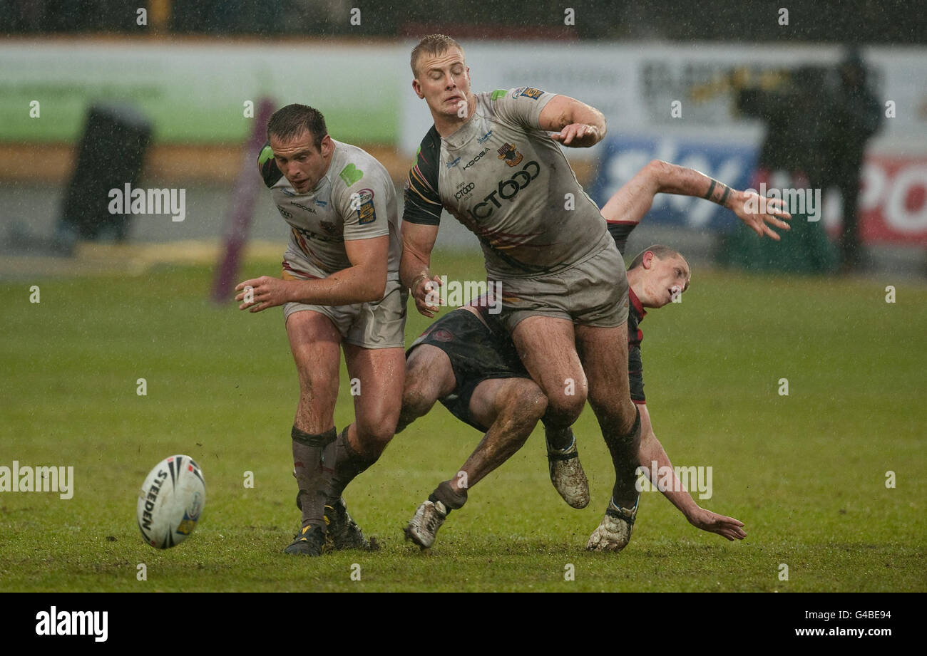 Bradford's Andy Lynch and Craig Kopczak take out St Helens's Lee ...