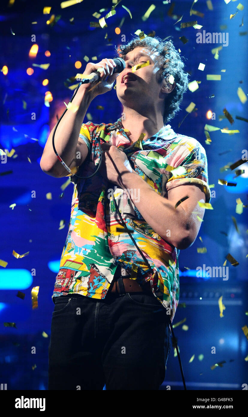 Friendly Fires lead singer Ed Macfarlane performs on The Graham Norton ...
