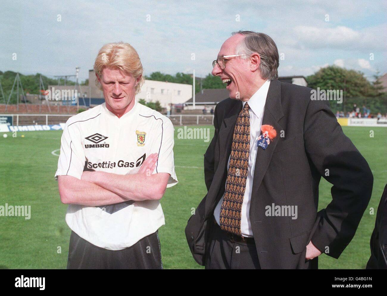 Scottish Secretary Donald Dewar talks to Scotland captain Colin Hendry ...