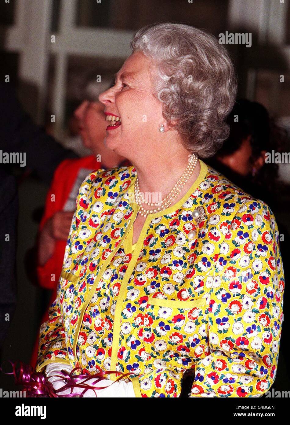 Queen elizabeth ii, profile picture hi-res stock photography and images ...