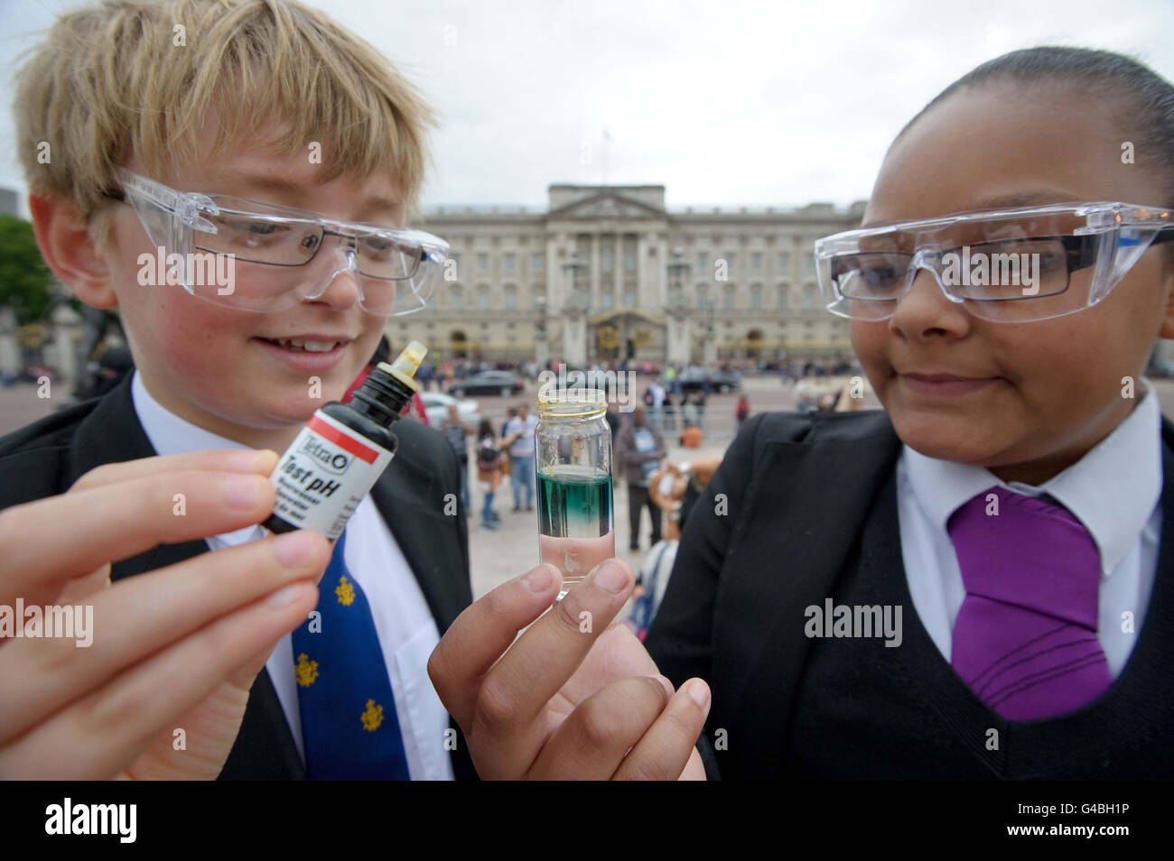 Water level experiment hi-res stock photography and images - Alamy