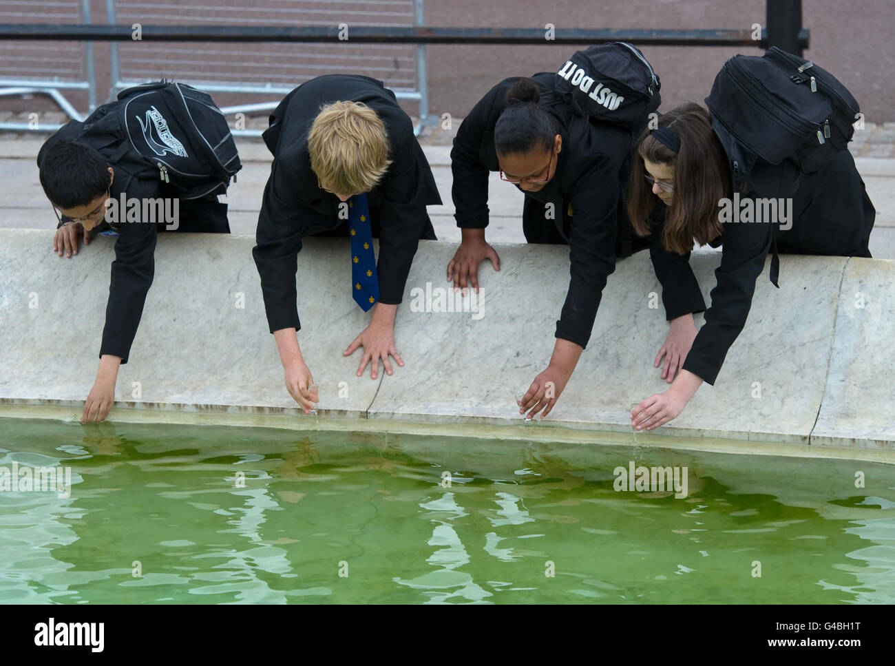 Water level experiment hi-res stock photography and images - Alamy