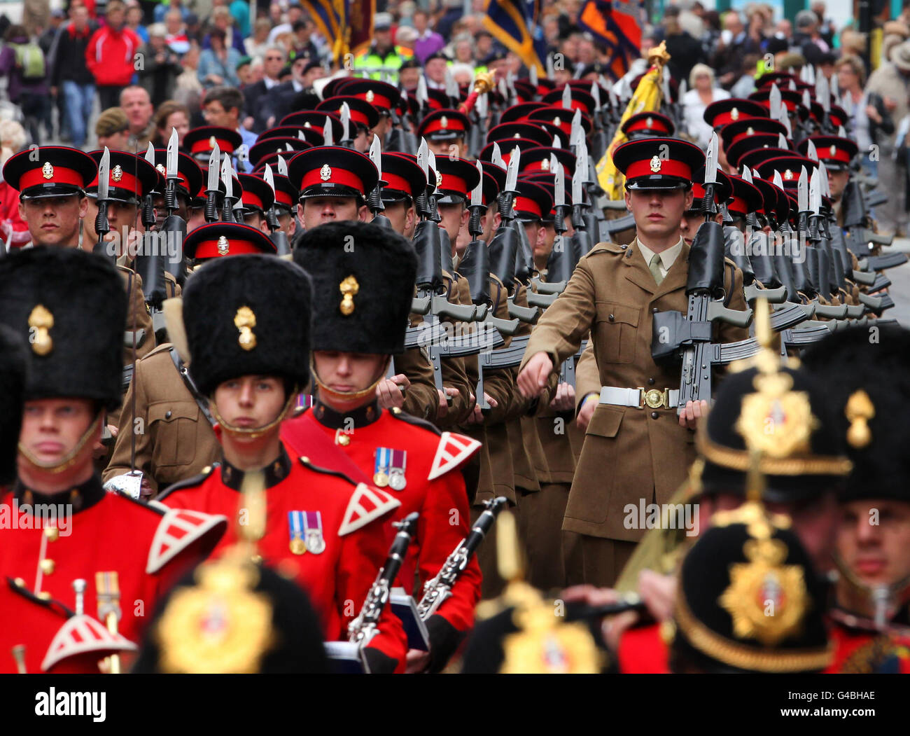Soldiers of the 2nd Battalion the Princess of Wales' Royal Regiment ...