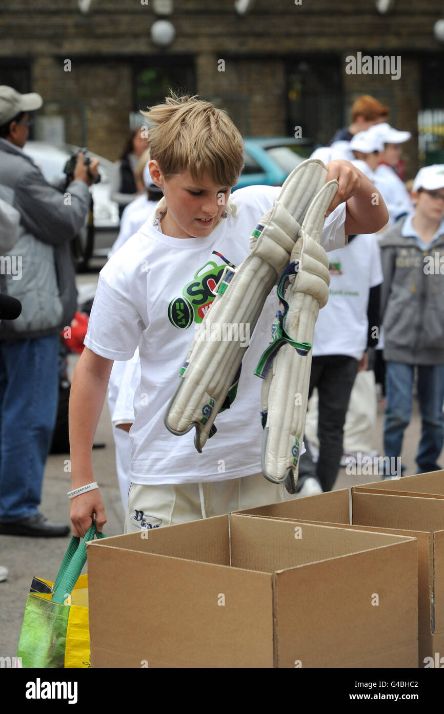 Cricket lv sos kit aid day lords cricket ground hi-res stock ...