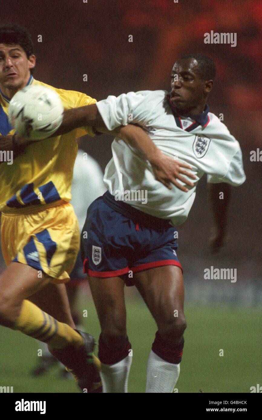 Ian wright england romania hi-res stock photography and images - Alamy