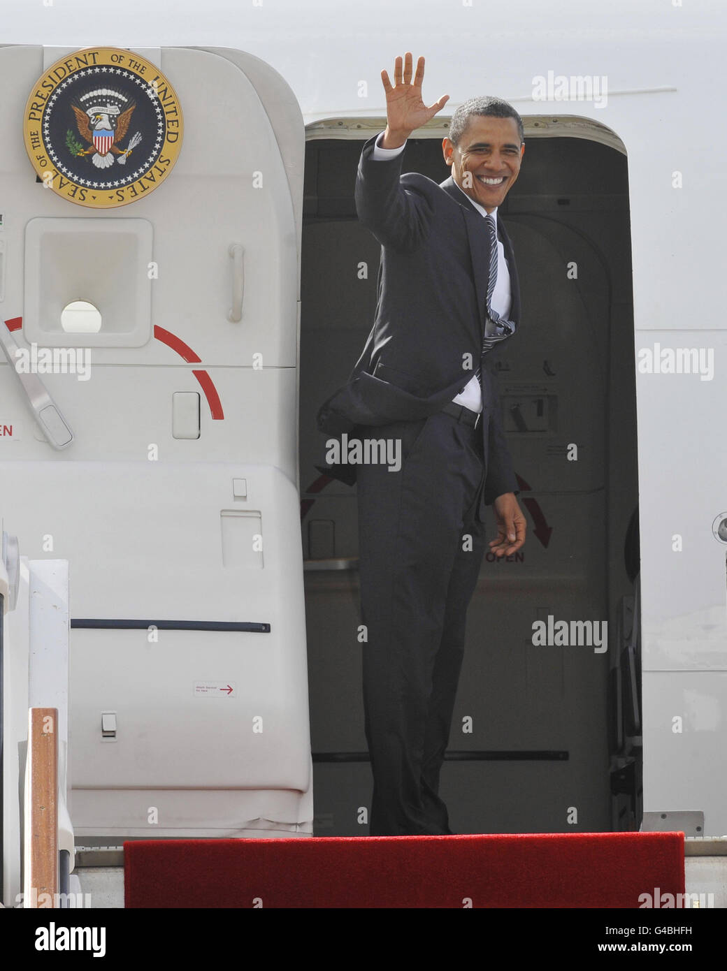 Us president barack obama boards air force one stansted airport hi-res ...