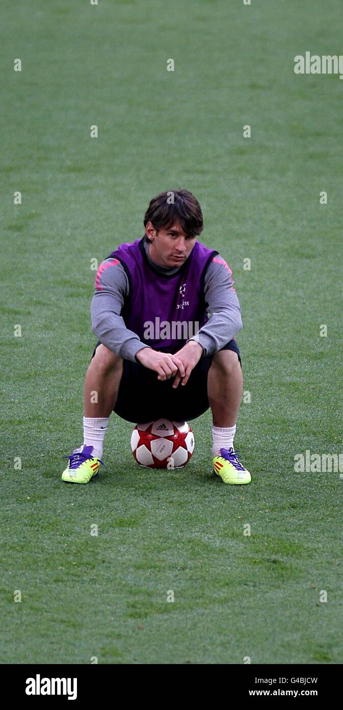 Alternate crop barcelonas lionel messi sits on ball in training hi-res ...