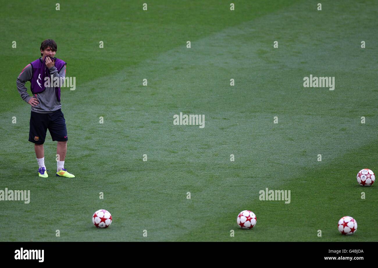 Barcelonas lionel messi in training hi-res stock photography and images ...