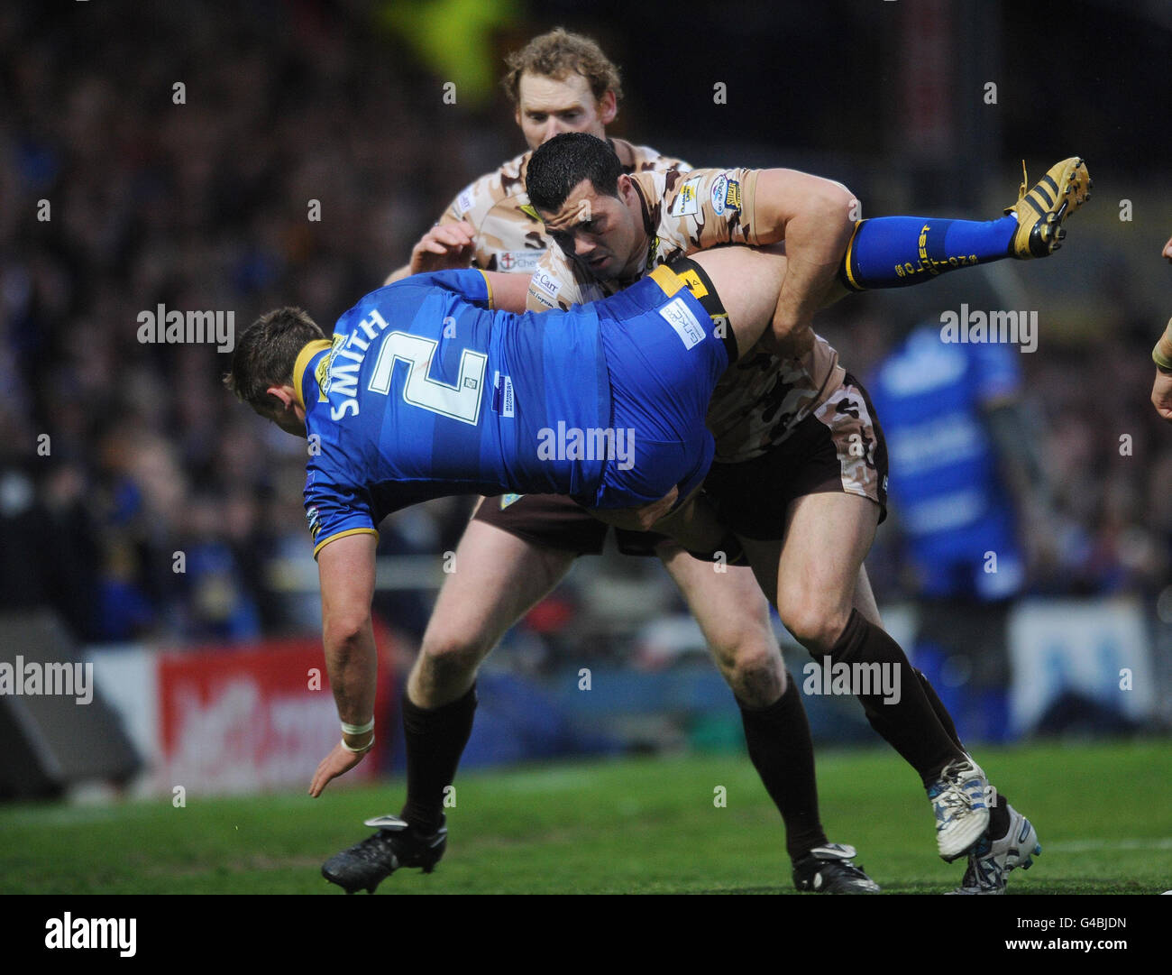 Rugbyl leeds full length tackling mangsm natpub hi-res stock ...