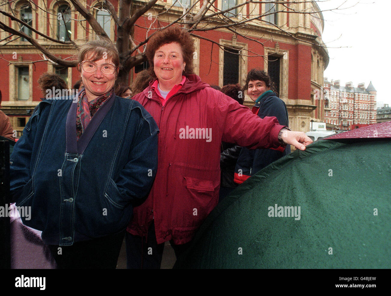 Cliff/fans queue early Stock Photo - Alamy