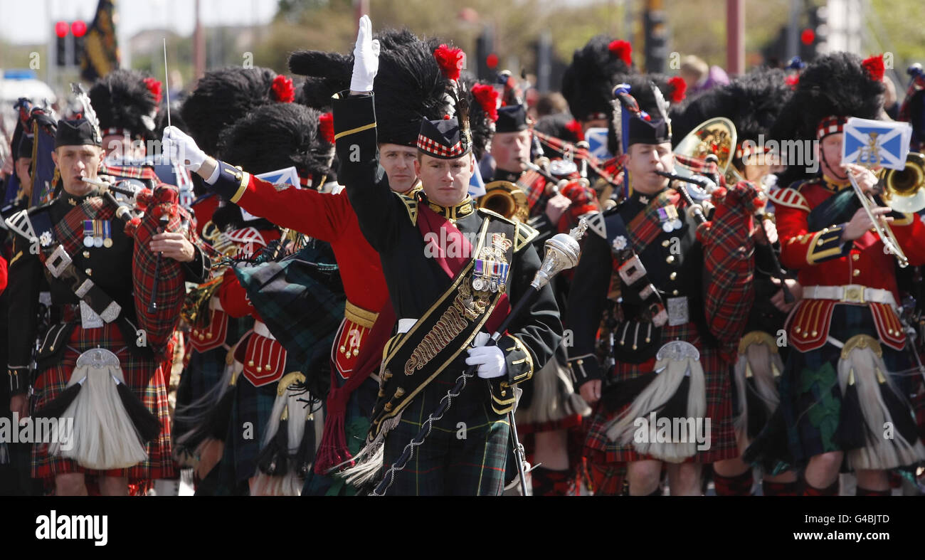 Royal Scots Borderers parade Stock Photo - Alamy