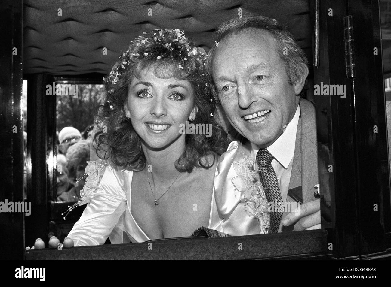 TV MAGICIAN PAUL DANIELS WEDDING TO BRIDE HIS FORMER STAGE ASSISTANT ...