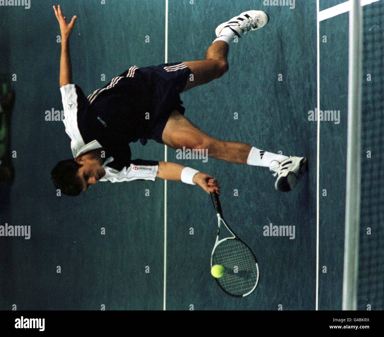 TENNIS Henman 2 Stock Photo - Alamy