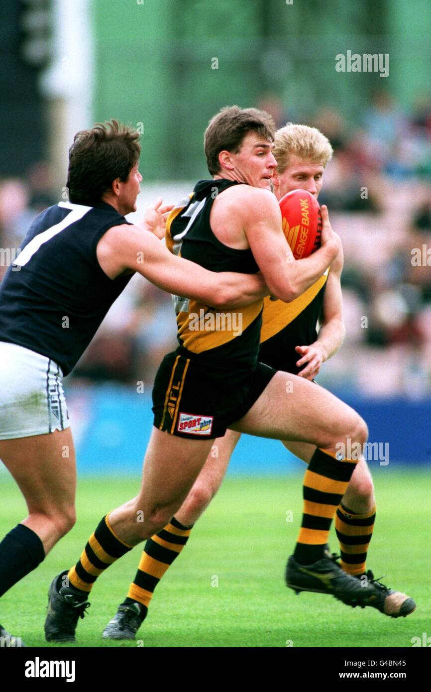 AUSTRALIAN RULES FOOTBALL. CARLTON v RICHMOND. THE FOSTER'S CUP AT THE ...