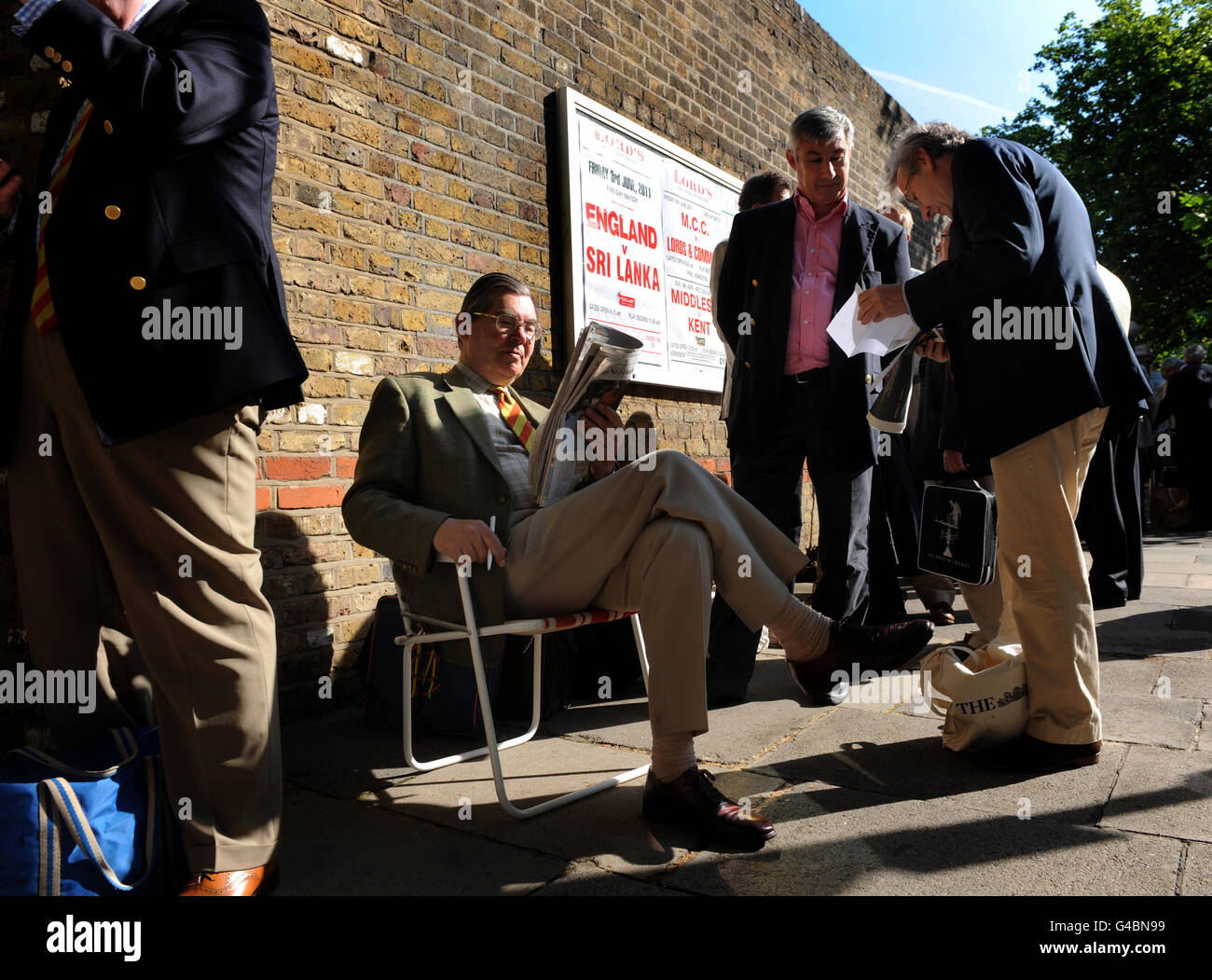 MCC members queue outside Lord's Cricket Ground in London ahead of the ...