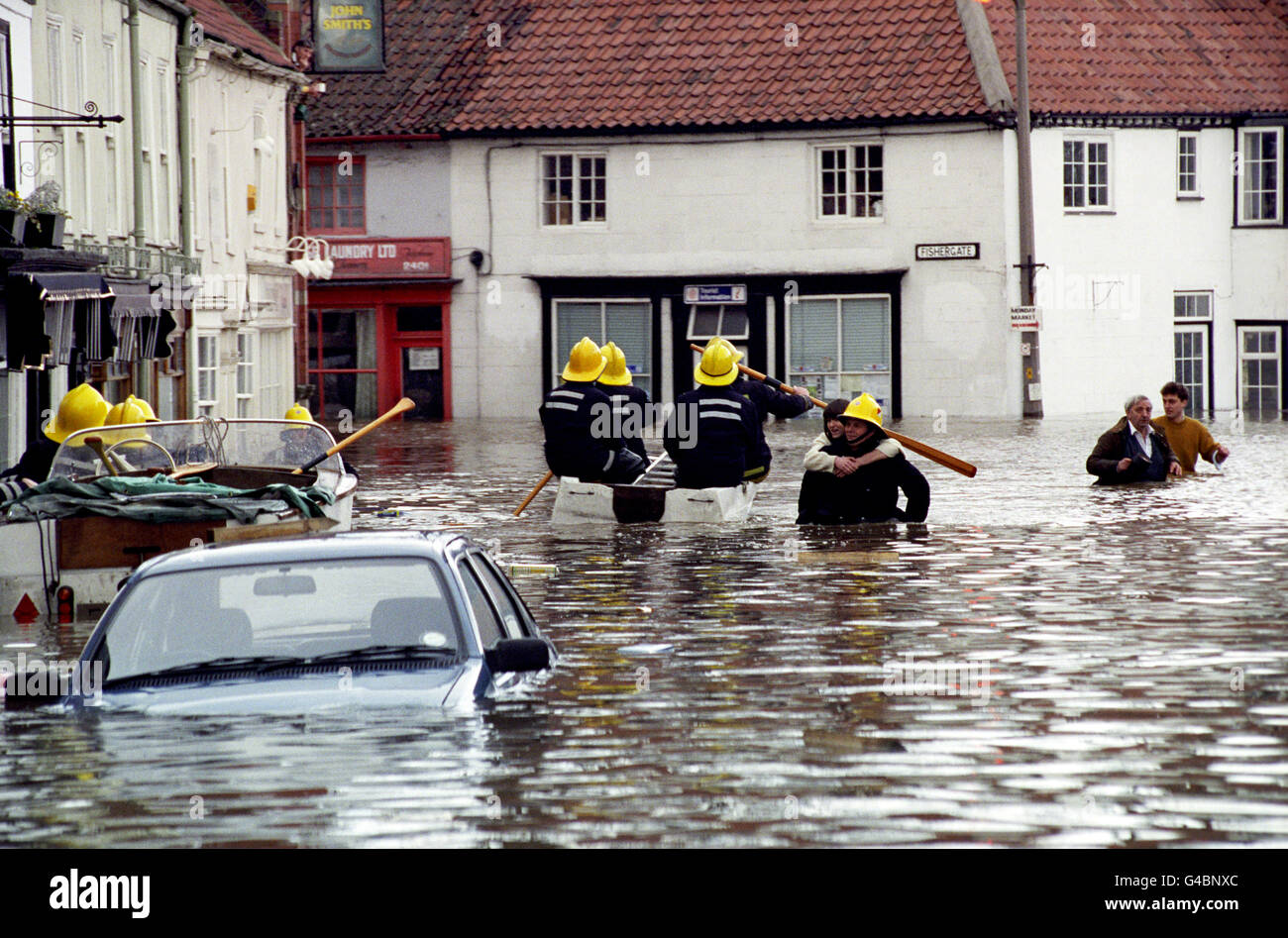 PA NEWS PHOTO 24/2/91 FIREMEN RESCUE RESIDENTS FROM THE TOWN OF ...
