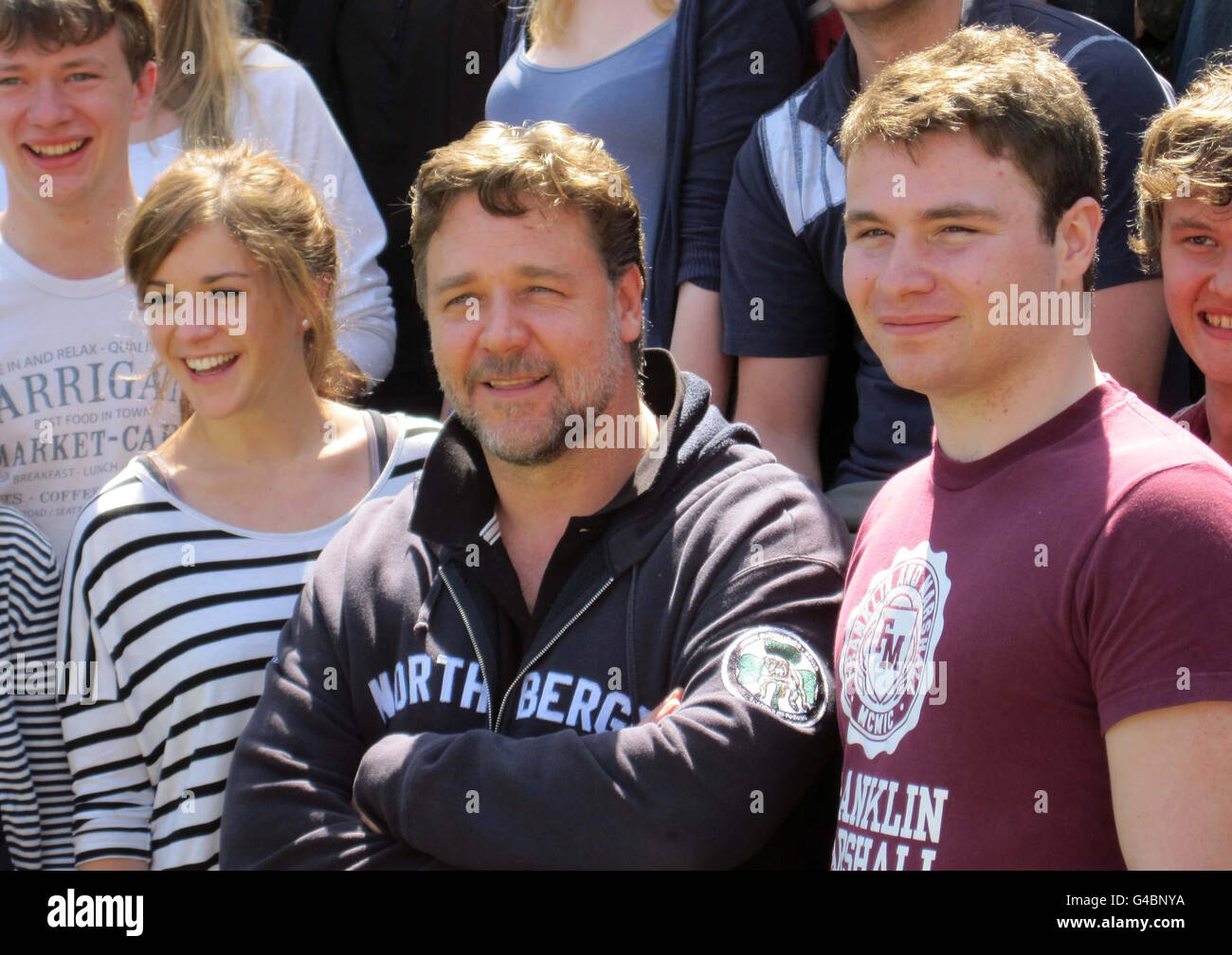 Showbiz crowe hi-res stock photography and images - Alamy