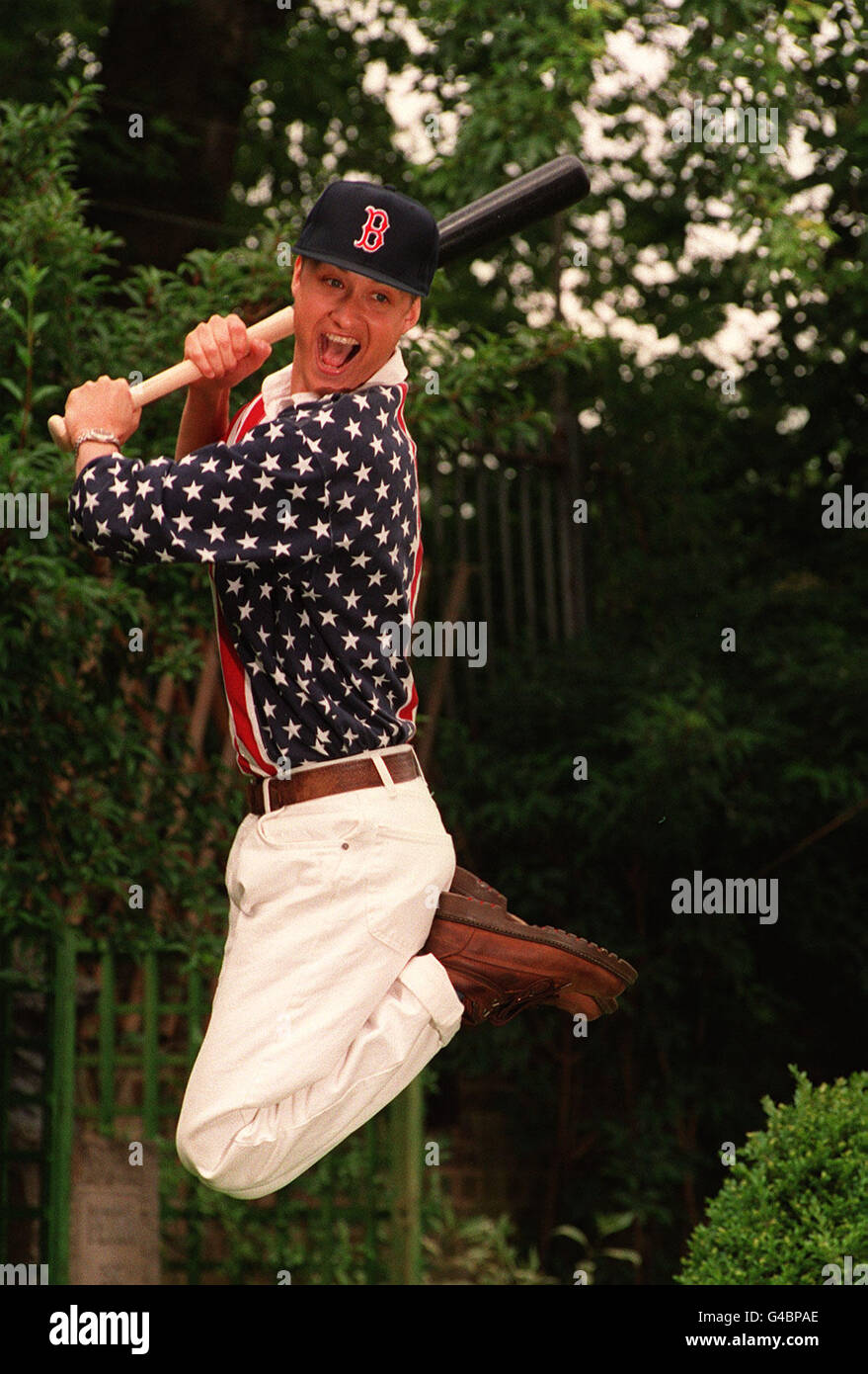PA NEWS PHOTO 26/6/94 CHILDREN'S TELEVISION PRESENTER STUART MILES AT A ...