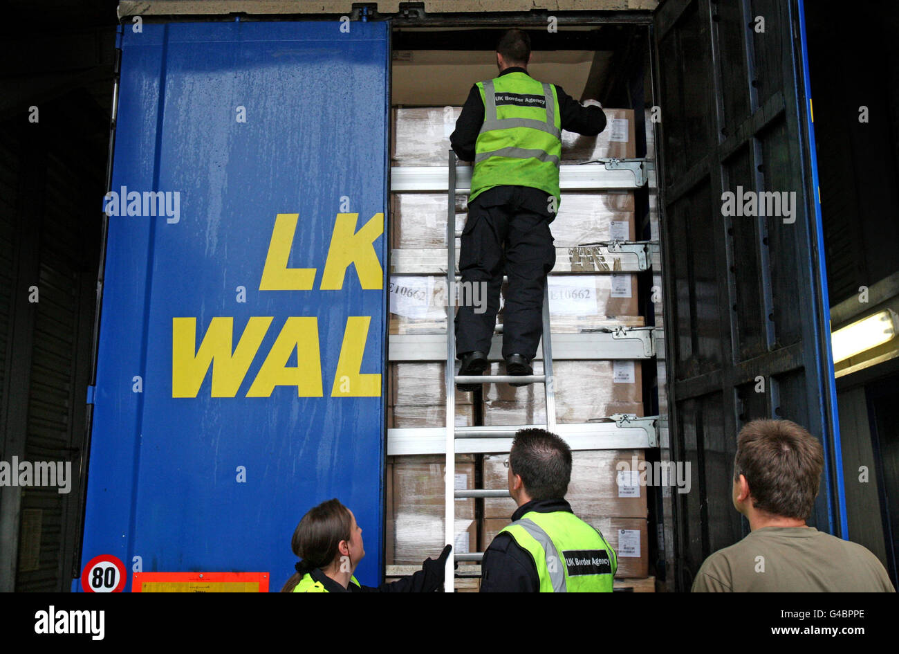 Lorry border controls uk hi-res stock photography and images - Alamy