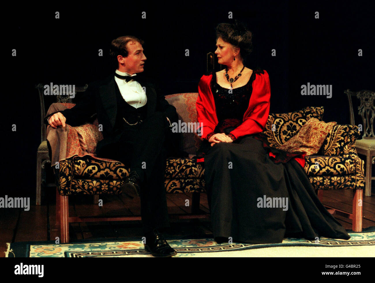 PA NEWS PHOTO 30/4/98 CRISPIN BONHAM CARTER AS STEPHEN UNDERSHAFT AND ...