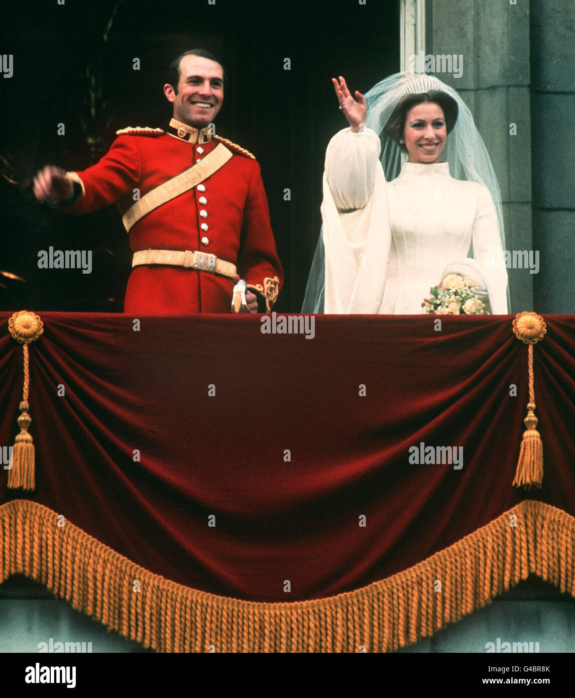 Princess Anne and captain Mark Phillips on the balcony of Buckingham ...