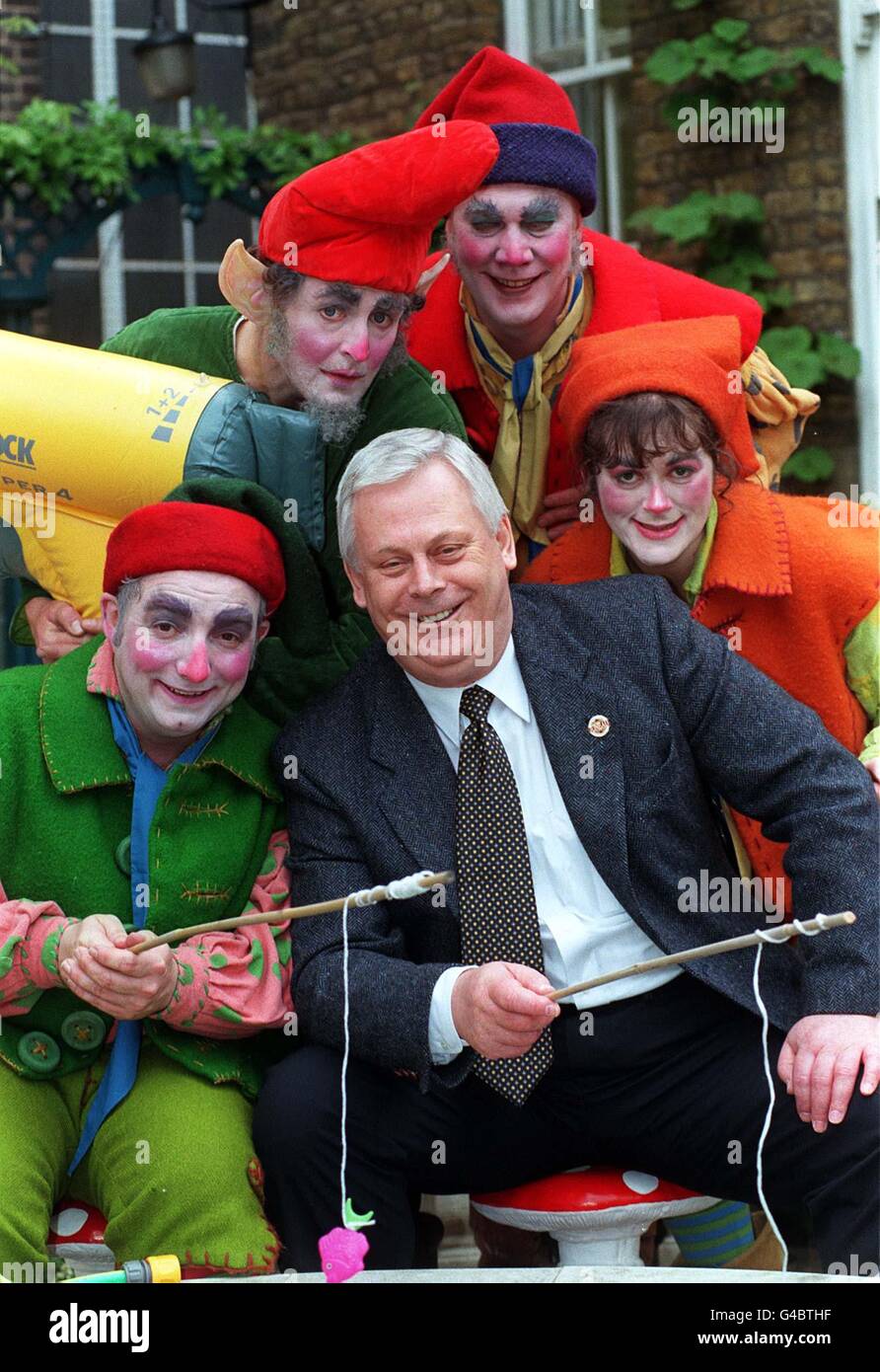 Chelsea flower show gnomes hi-res stock photography and images - Alamy