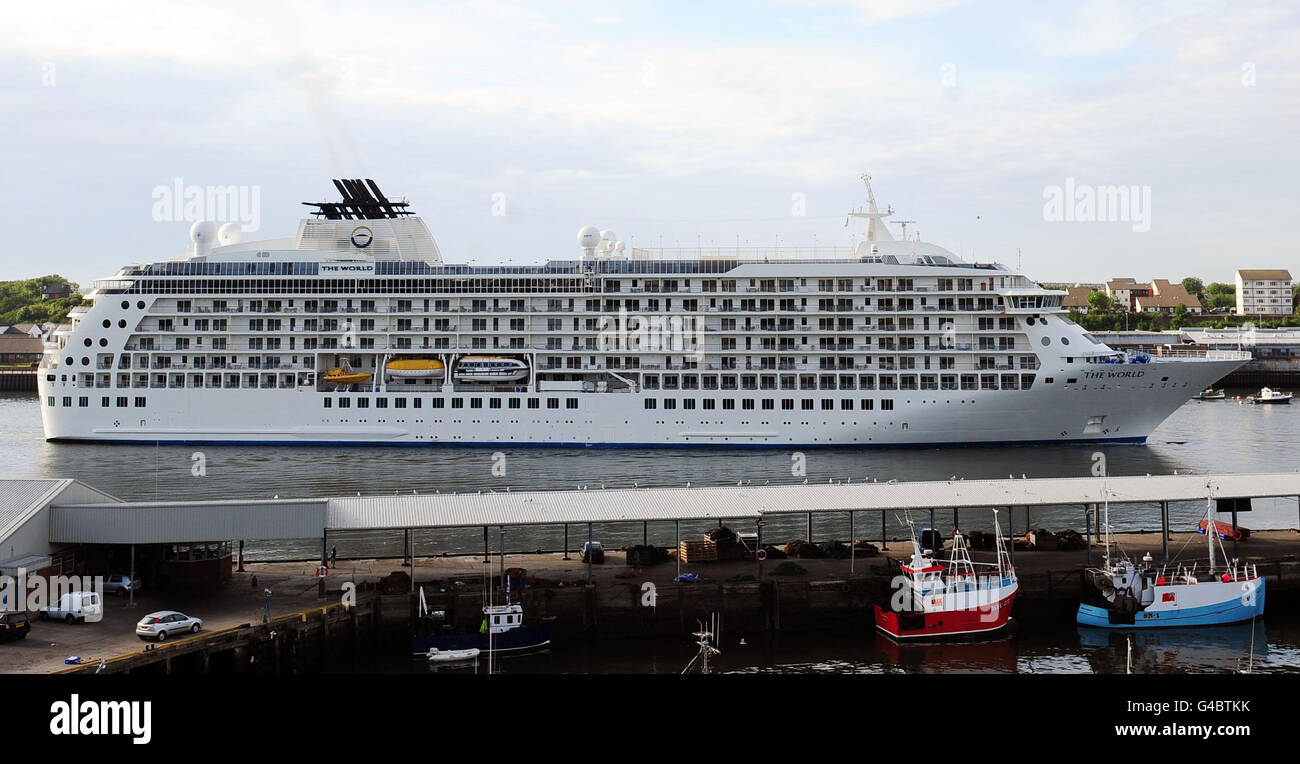 The World cruise ship Stock Photo - Alamy