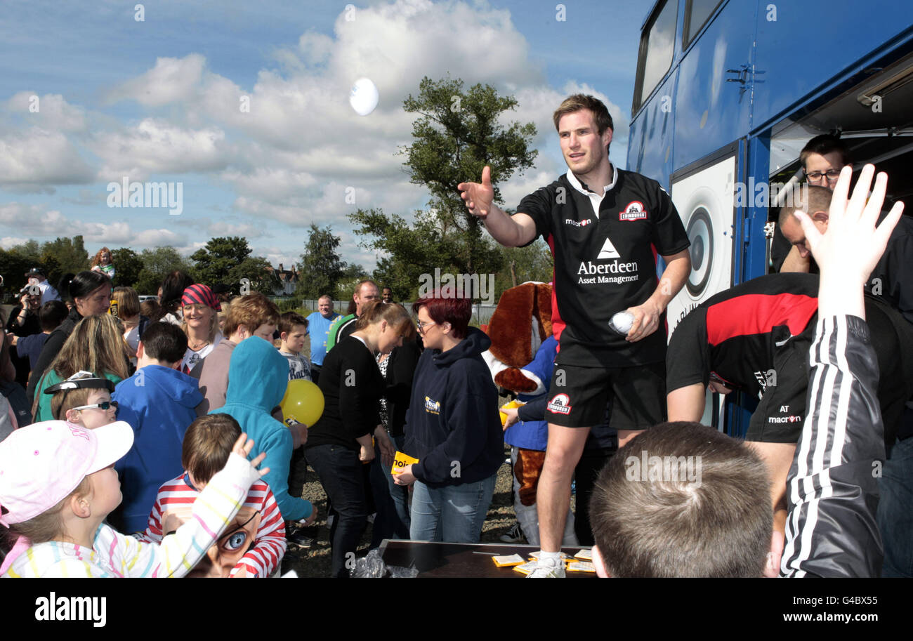 Edinburgh's Phil Godman hands out rugby balls to some of the children ...
