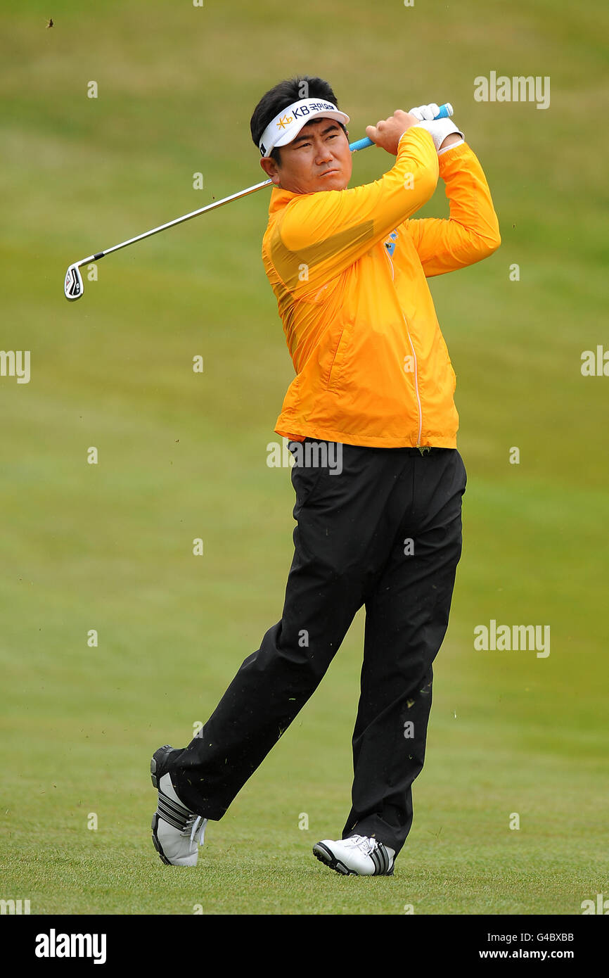 South koreas yang yong eun hi-res stock photography and images - Alamy