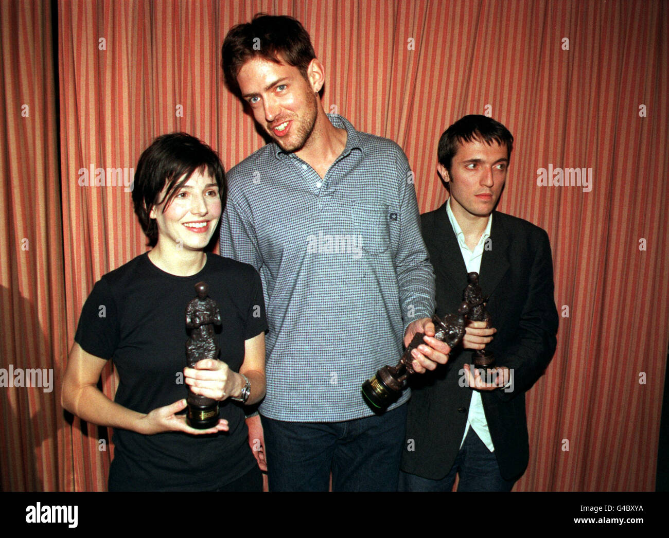 PA NEWS PHOTO 28/5/98 SHARLEEN SPITERI, LEAD SINGER OF TEXAS, WITH ED O ...