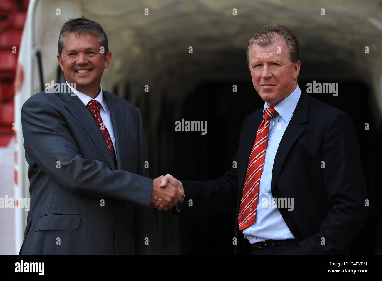 Nottingham Forest's new manager Steve McClaren (right) shakes hands ...
