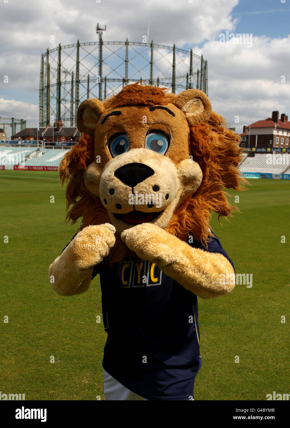 Cricket - Mascot Derby Photocall - The Kia Oval Stock Photo - Alamy