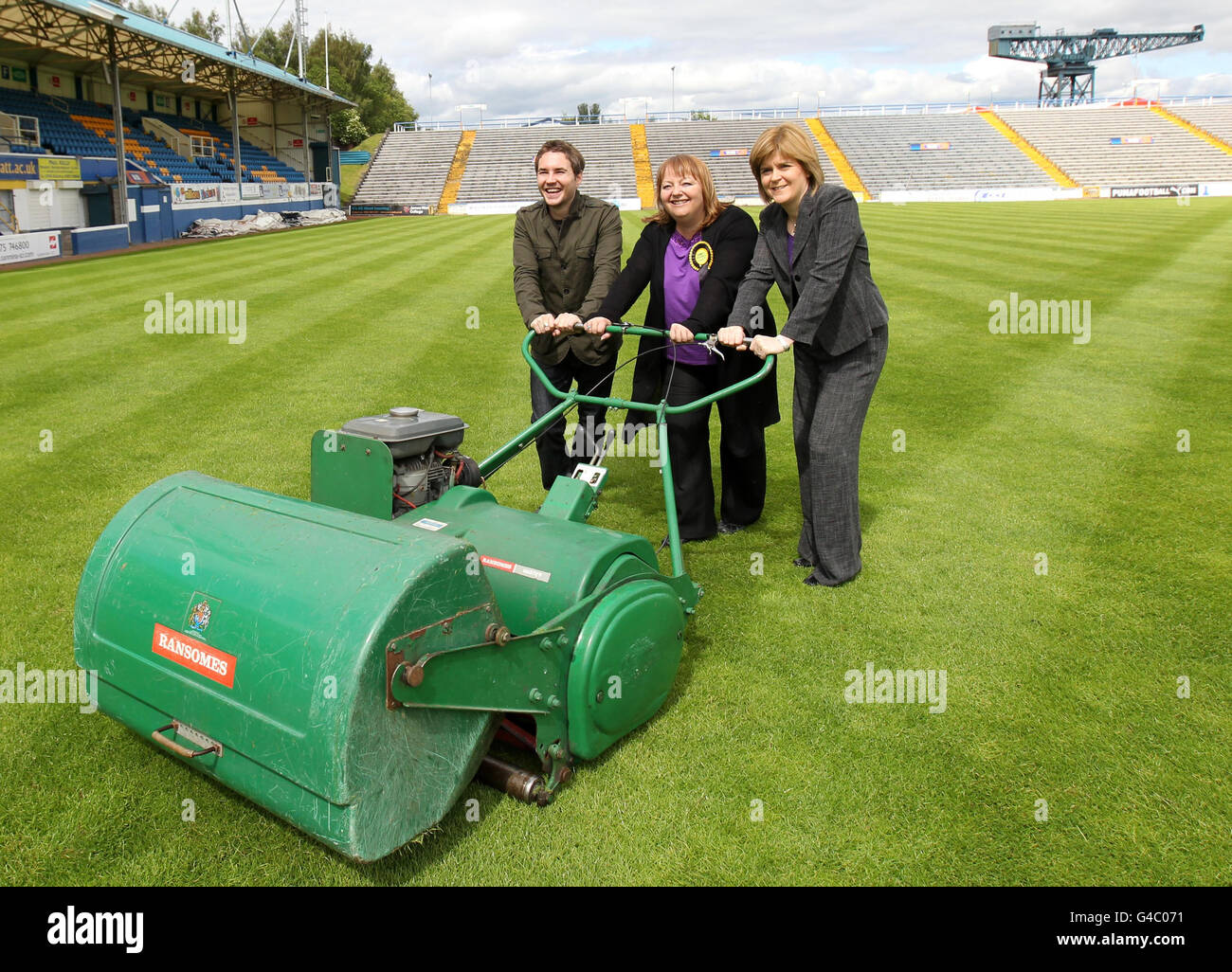 SNP candidate for the Inverclyde by-election Anne McLaughlin (centre ...
