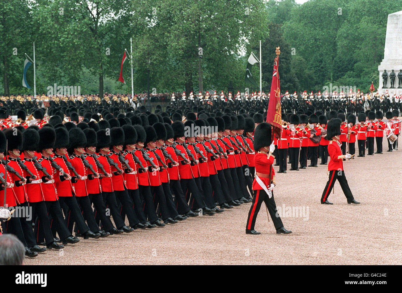 PA NEWS PHOTO 11/6/94 THE COLOURS OF THE 2ND BATTALION THE COLDSTREAM ...