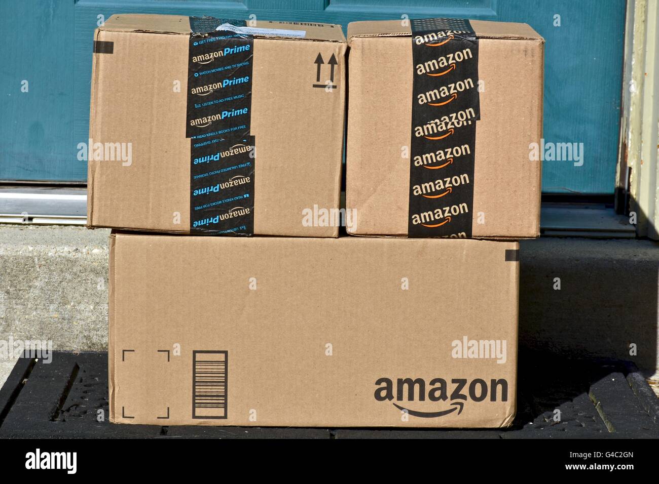 Amazon prime boxes hi-res stock photography and images - Alamy
